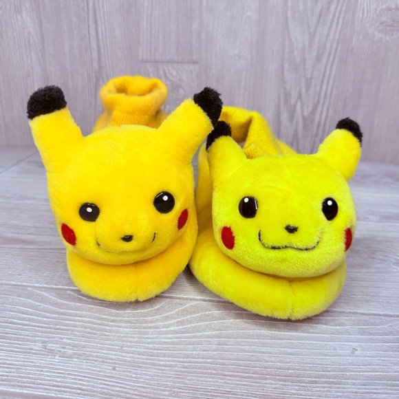 Pokemon | Shoes | Vintage Nintendo 99 Pokmon Pikachu Yellow Kid ...